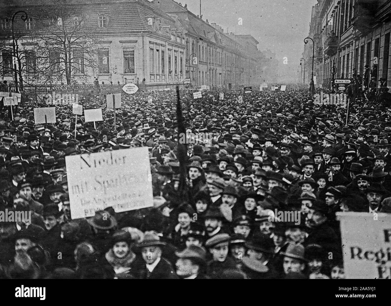 Berlin demonstration 1918 hi-res stock photography and images - Alamy