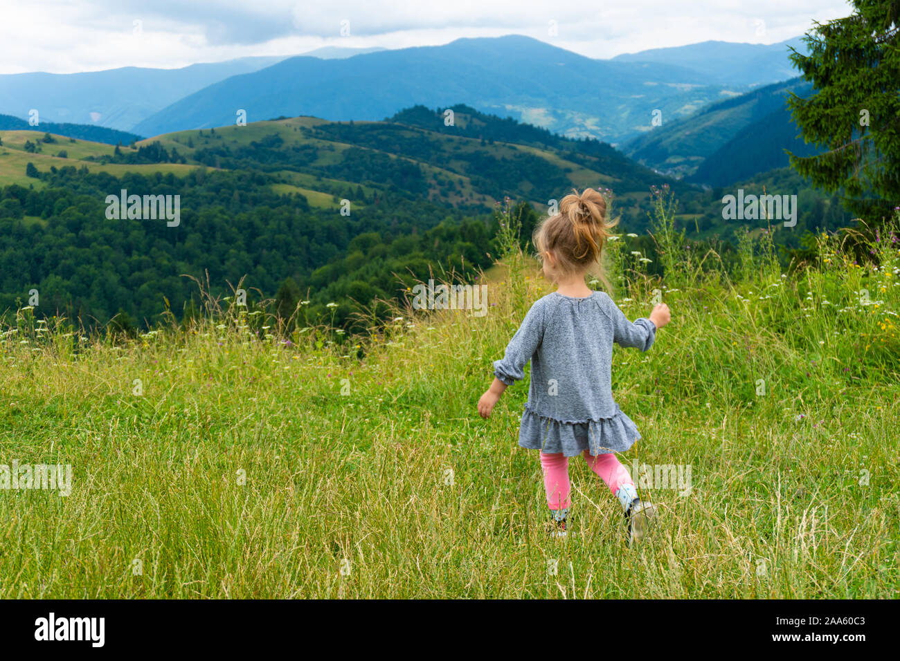 Girl looking back at camera hi-res stock photography and images - Alamy