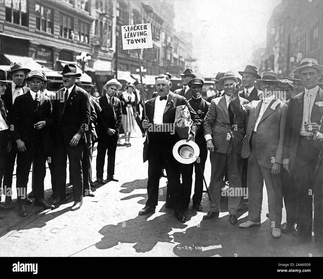 Jeering historical hi-res stock photography and images - Alamy