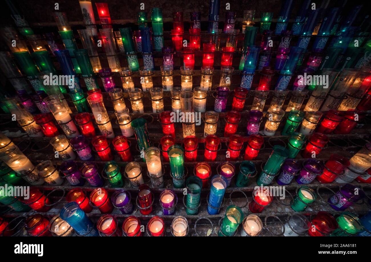 Candles in sanctuary Stock Photo - Alamy