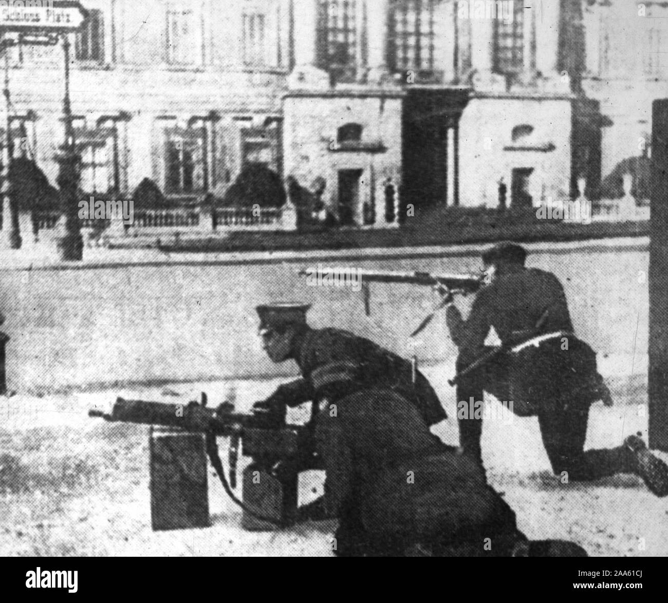 German Revolution Continued - Street fighting in Berlin. First picture ...