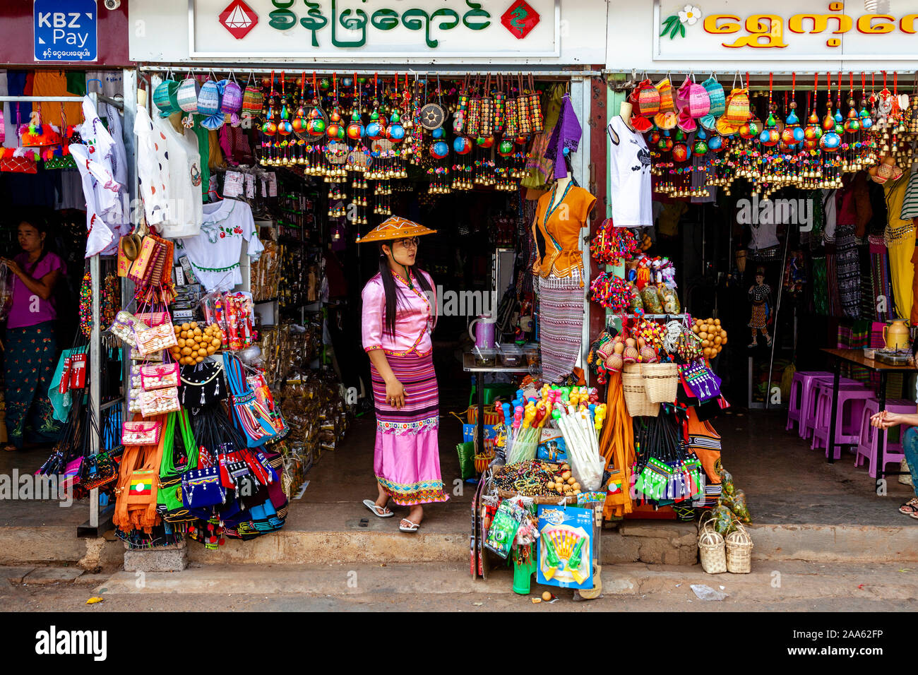 Souvenir souvenirs shop myanmar hi-res stock photography and images - Alamy