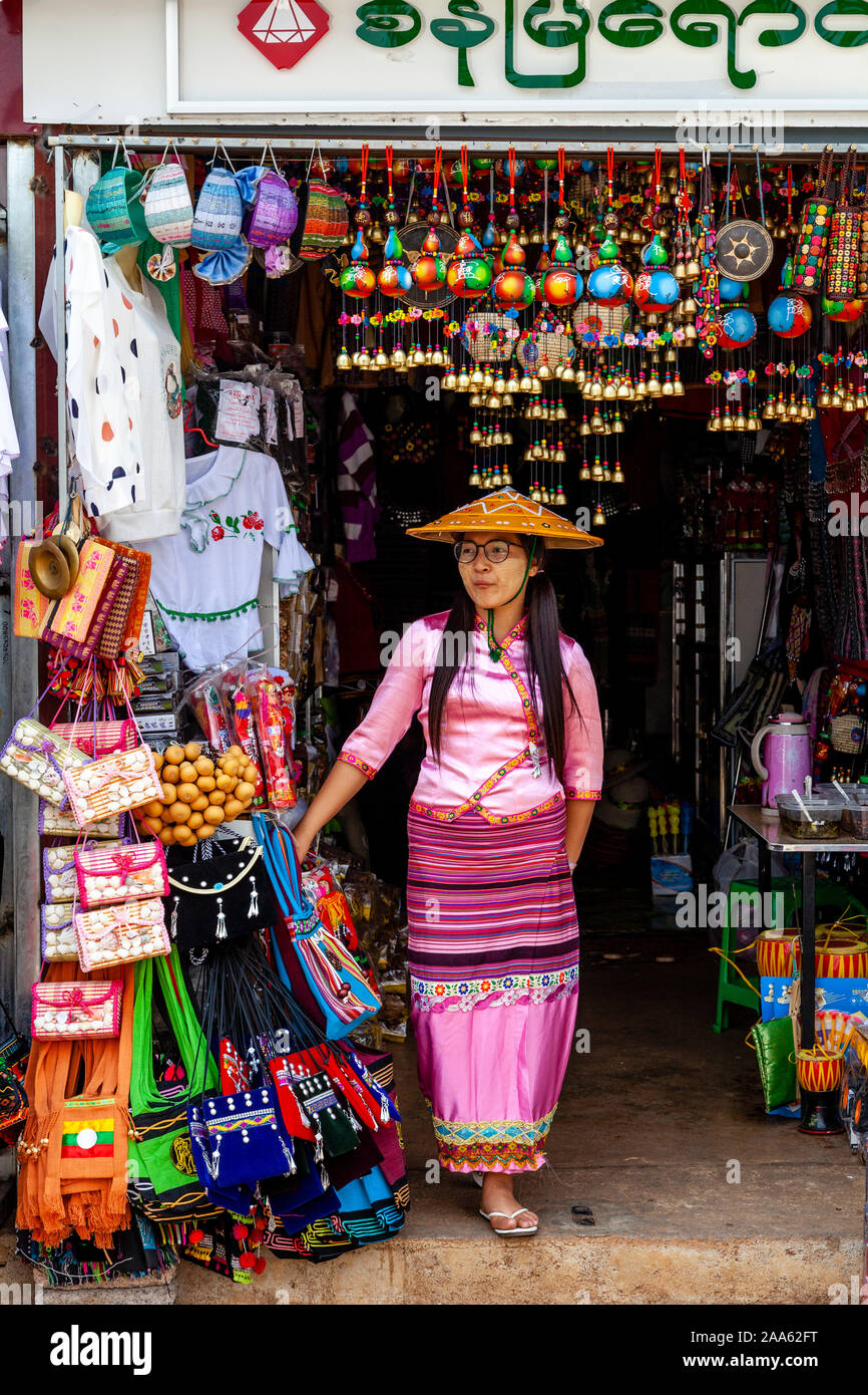 Souvenir souvenirs shop myanmar hi-res stock photography and images - Alamy