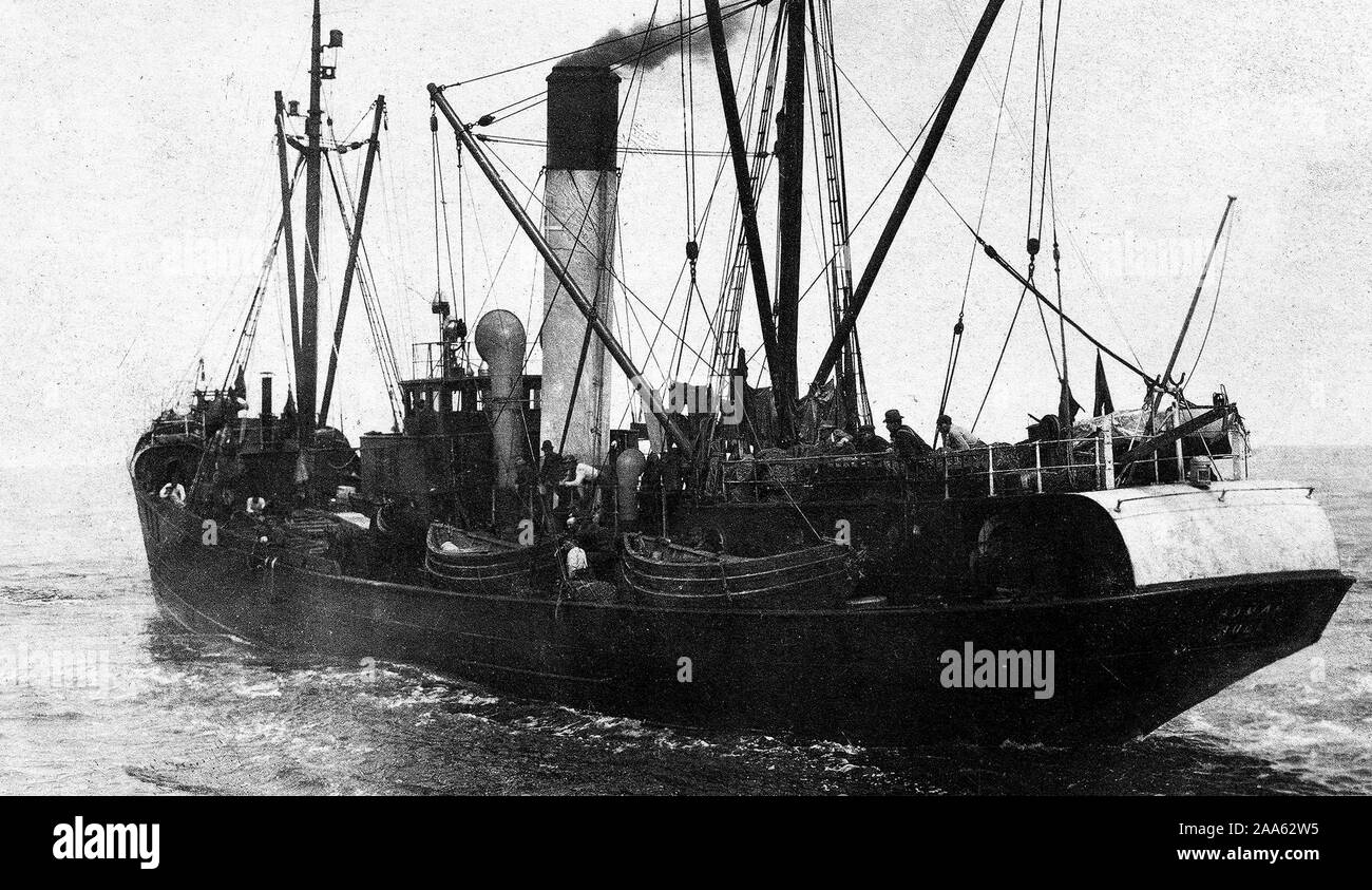 1900s halibut fishing Black and White Stock Photos & Images - Alamy