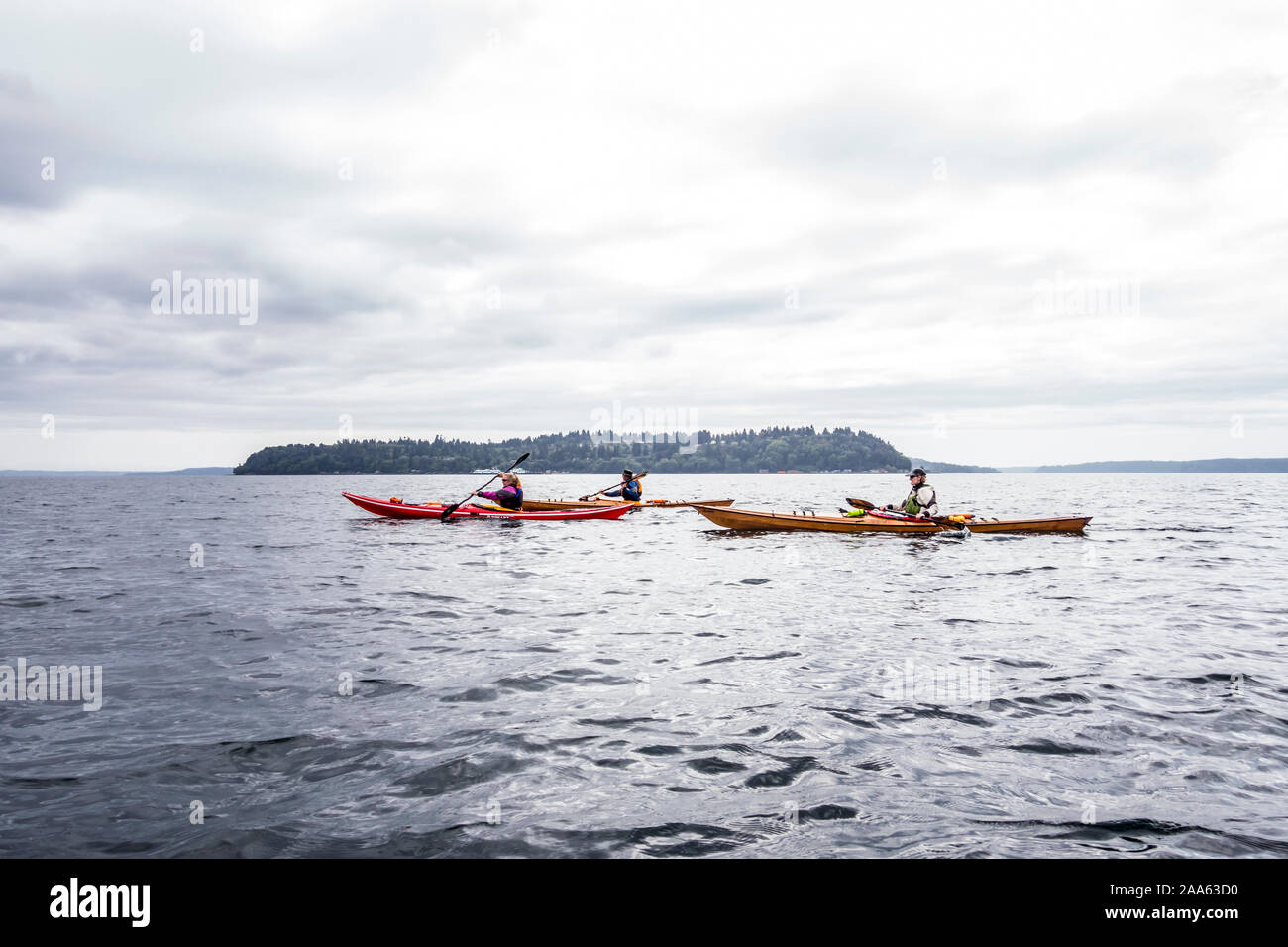 Seattle sea kayaking hi-res stock photography and images - Alamy