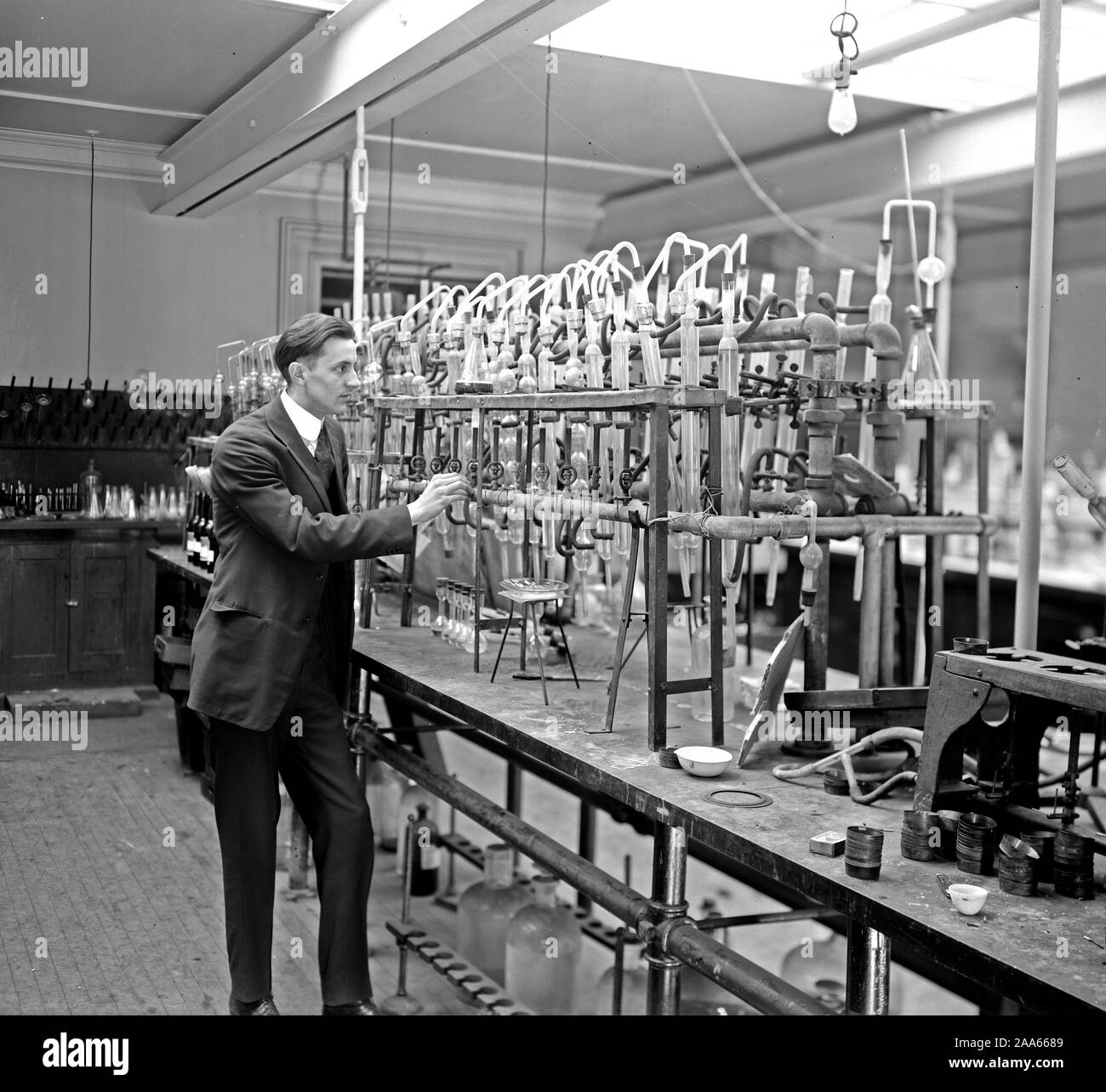 Early 1900s laboratory hi-res stock photography and images - Alamy