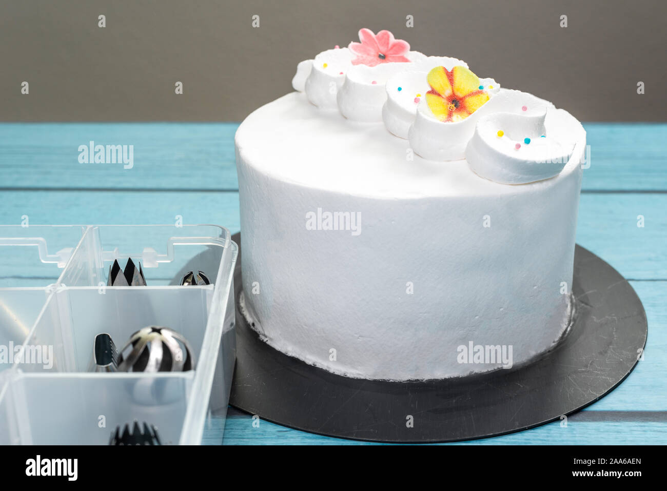 Piping nozzles hi-res stock photography and images - Alamy