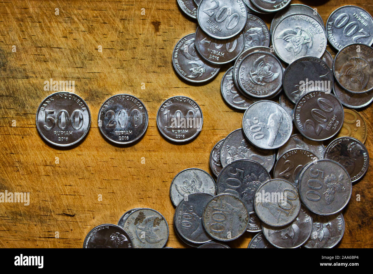 Silver coins texture hi-res stock photography and images - Alamy