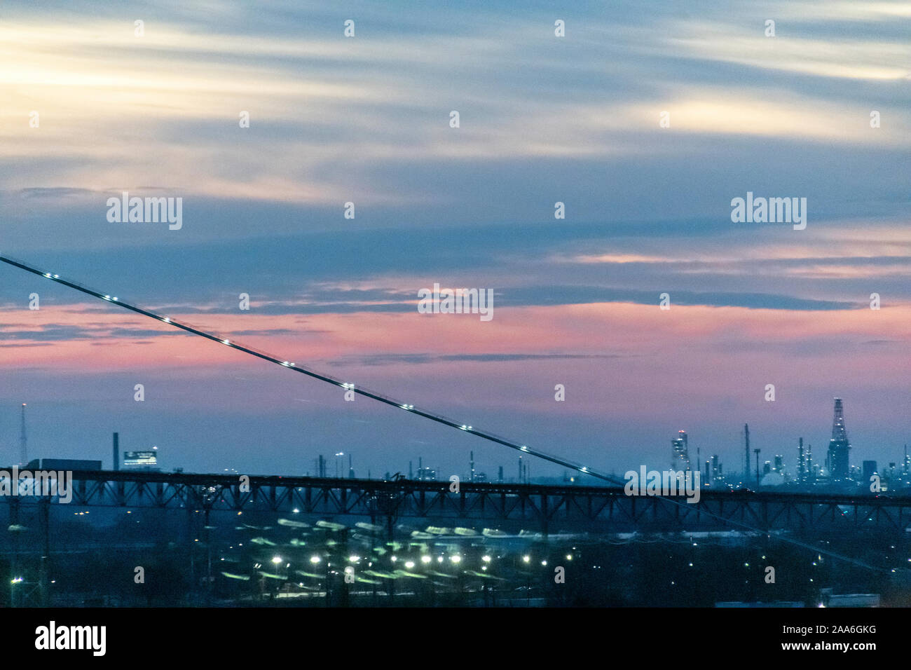 Ambassador bridge detroit michigan sunset hi-res stock photography and ...
