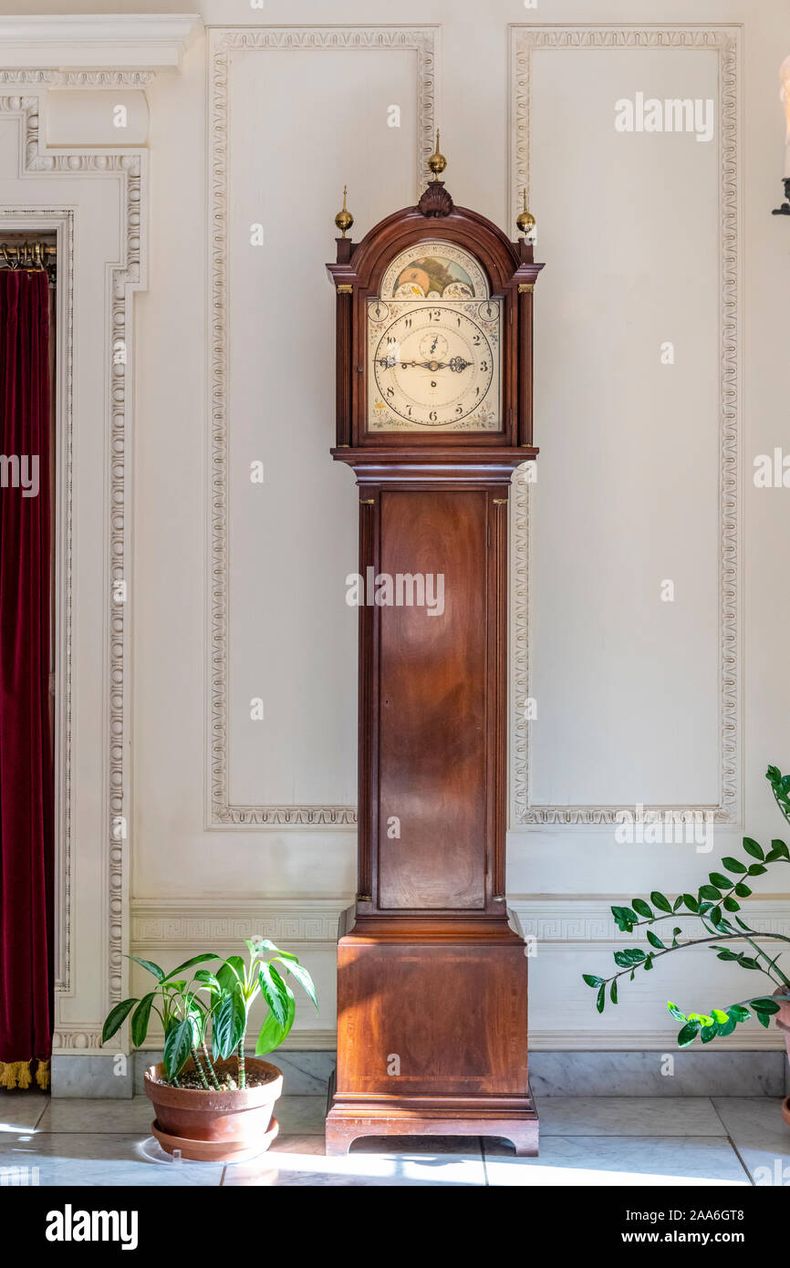Floor clock hi-res stock photography and images - Alamy