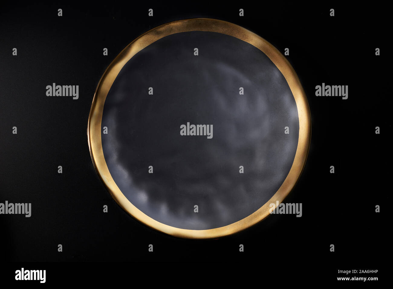 Gold rim plates hi-res stock photography and images - Alamy