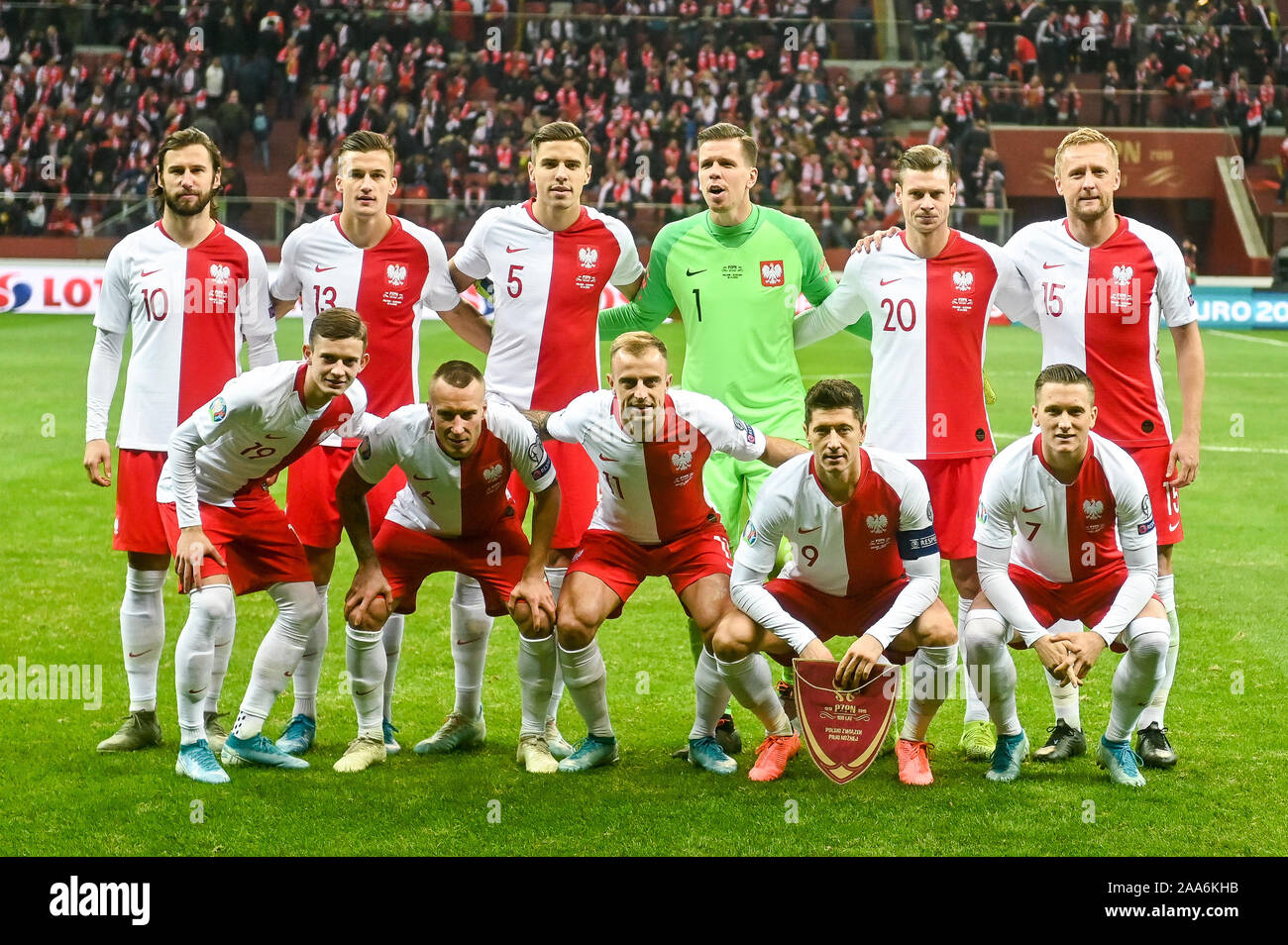Warsaw, Poland. 19th Nov, 2019. Team of Poland pose for a photo during ...