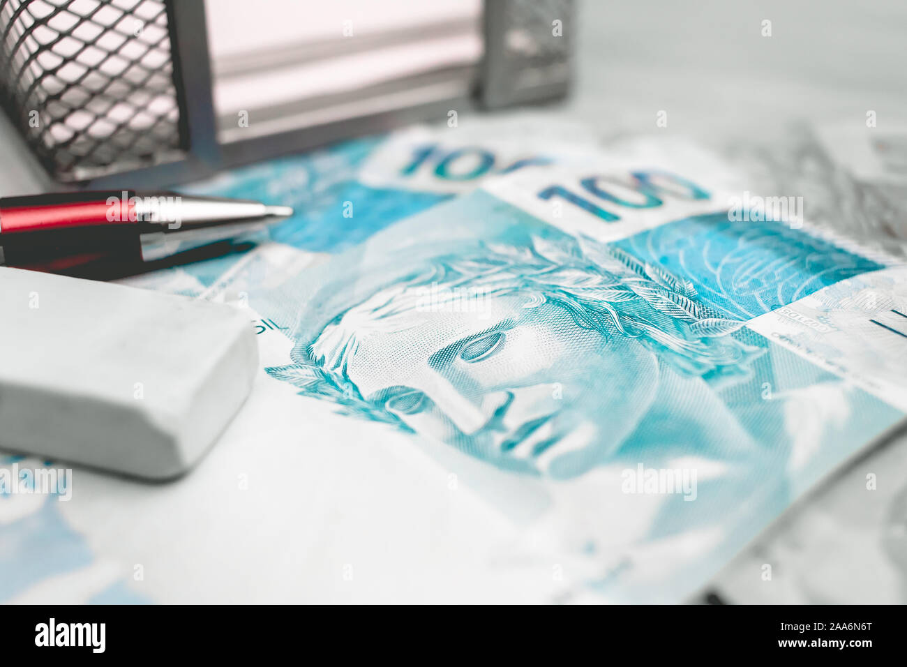 100 reais banknotes hi-res stock photography and images - Alamy