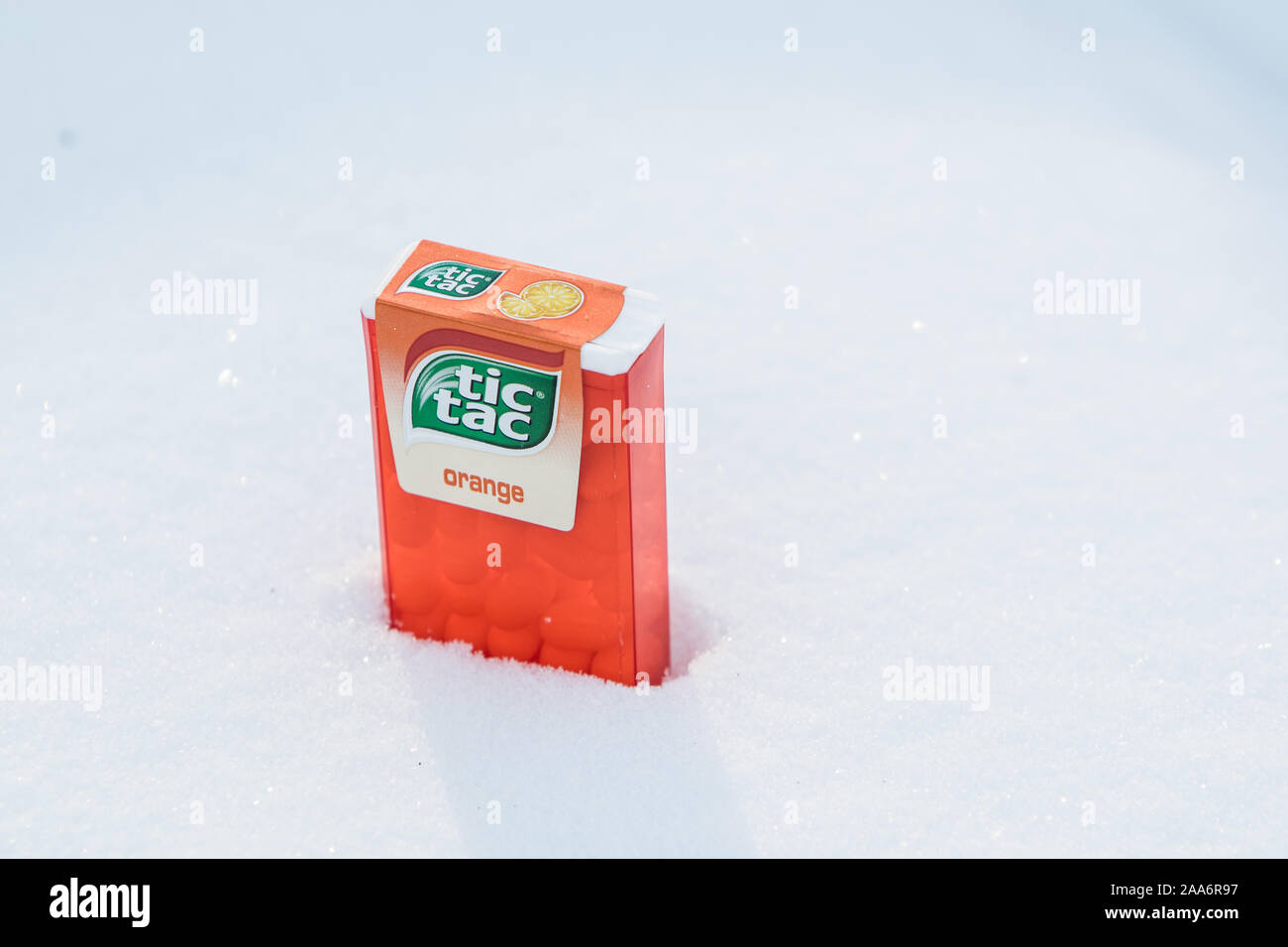 TIC TAC Spearmint/Orange mix used to refresh the mouth, cooling breath ...