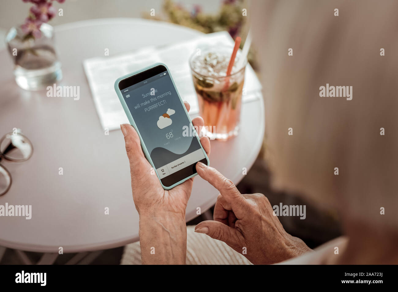 Selective focus of a modern smartphone screen Stock Photo - Alamy