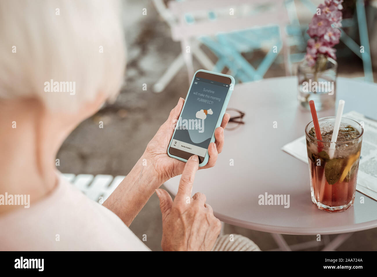 Close up of a weather forecast being shown in the app Stock Photo - Alamy