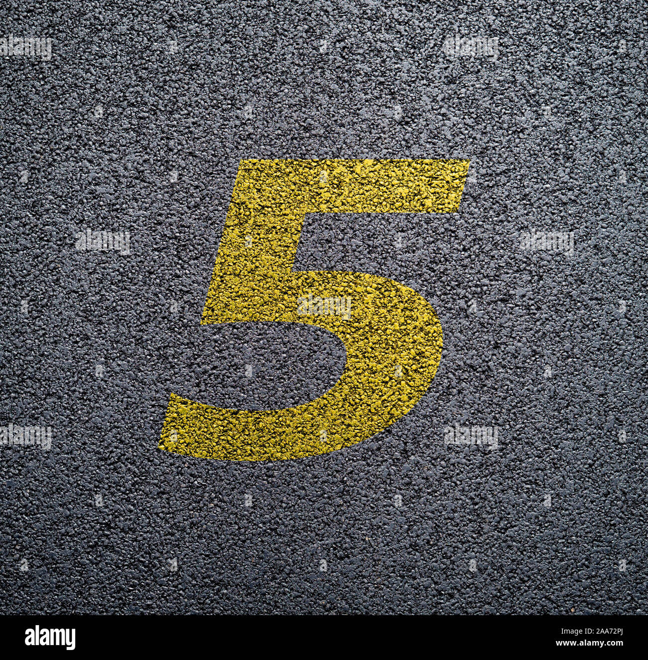 Black numbers on yellow signs hi-res stock photography and images - Alamy