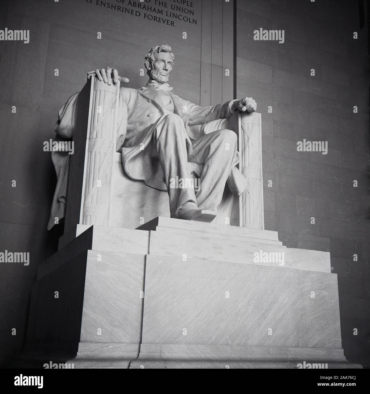 1960s, historical, the seated figure of Abraham Lincoln in Washington ...