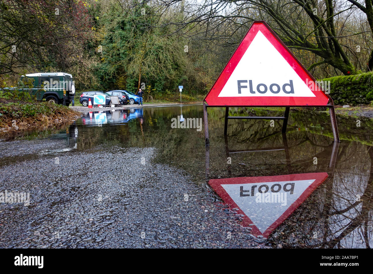 Flood sign in road hi-res stock photography and images - Alamy