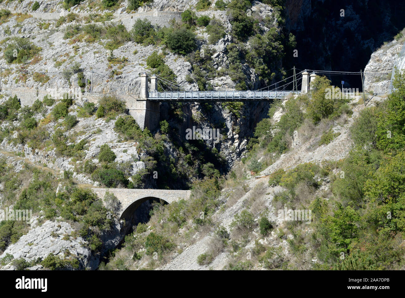 Medieval stone bridges hi-res stock photography and images - Alamy