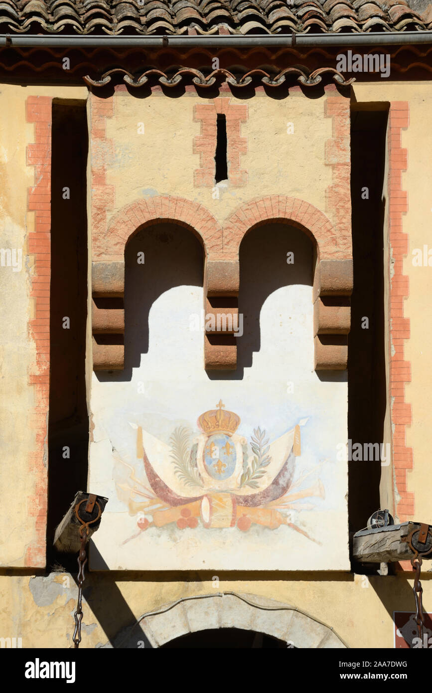 Medieval arrow loop hi-res stock photography and images - Alamy