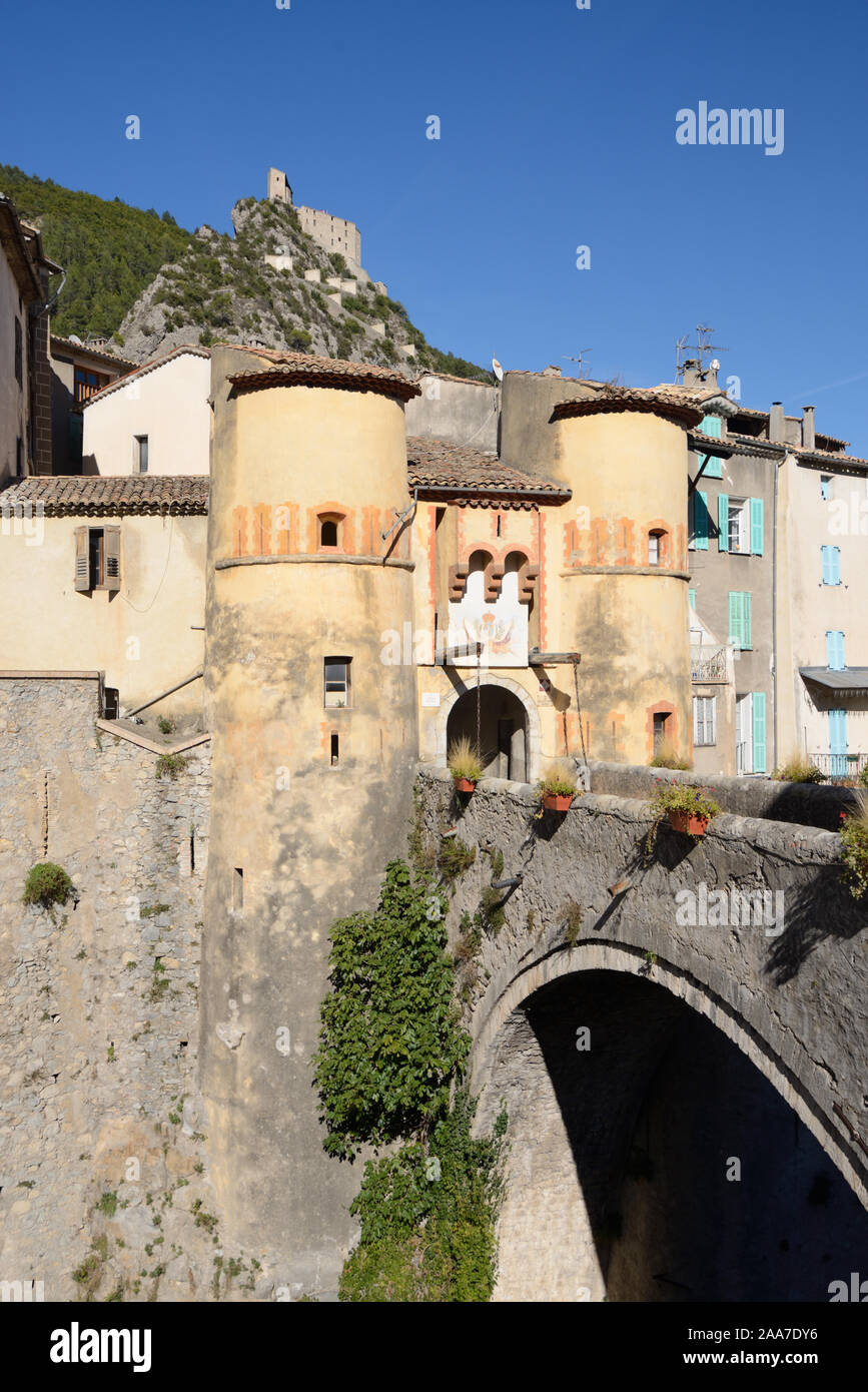 Portcullis gate hi-res stock photography and images - Alamy