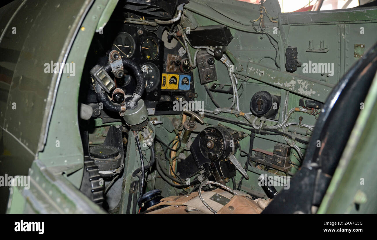 Spitfire cockpit hi-res stock photography and images - Alamy