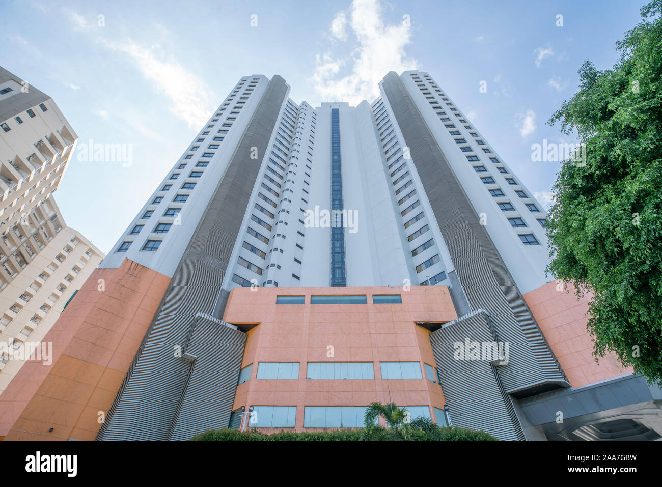 Tall modern building hi-res stock photography and images - Alamy