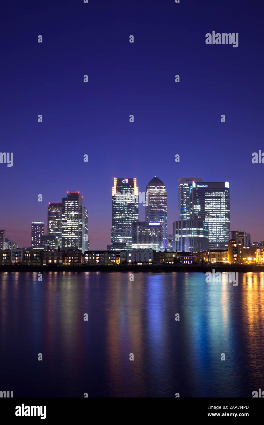 London skyline financial lights hi-res stock photography and images - Alamy