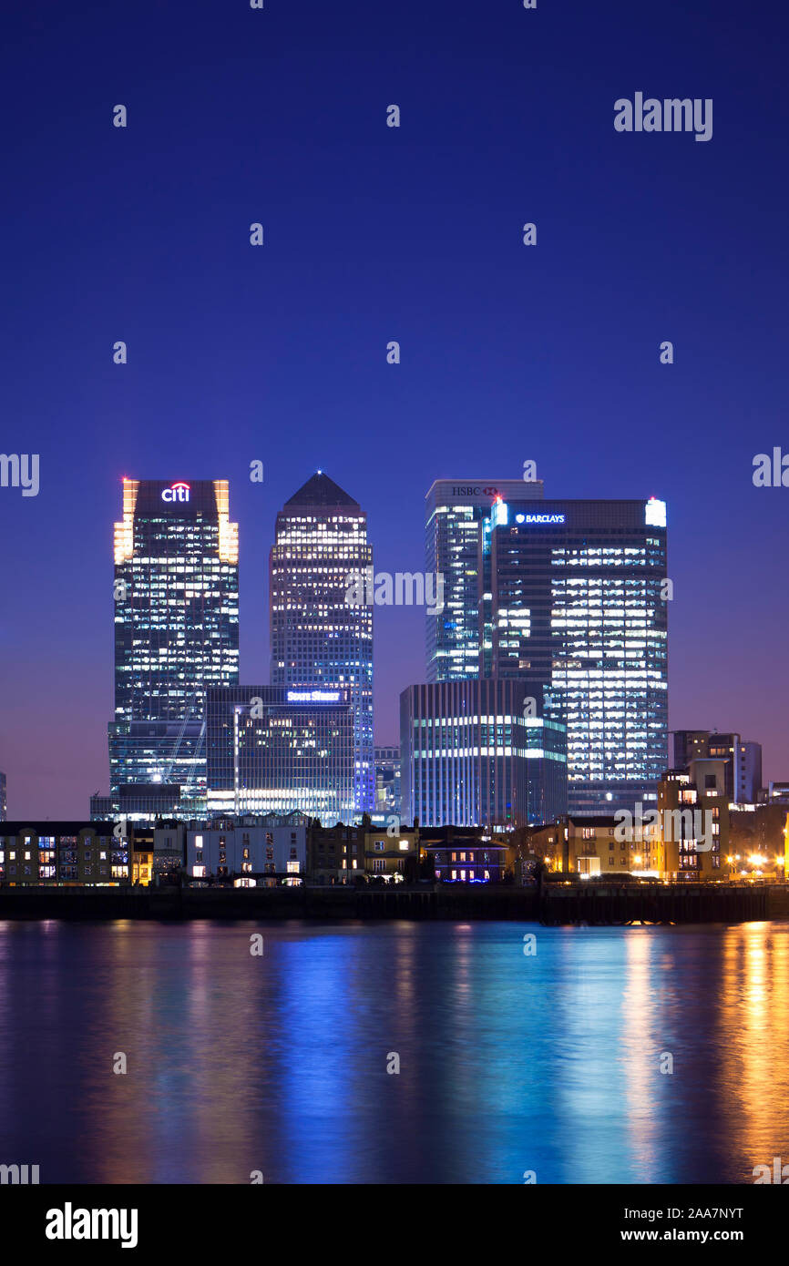 Thames lights hi-res stock photography and images - Alamy