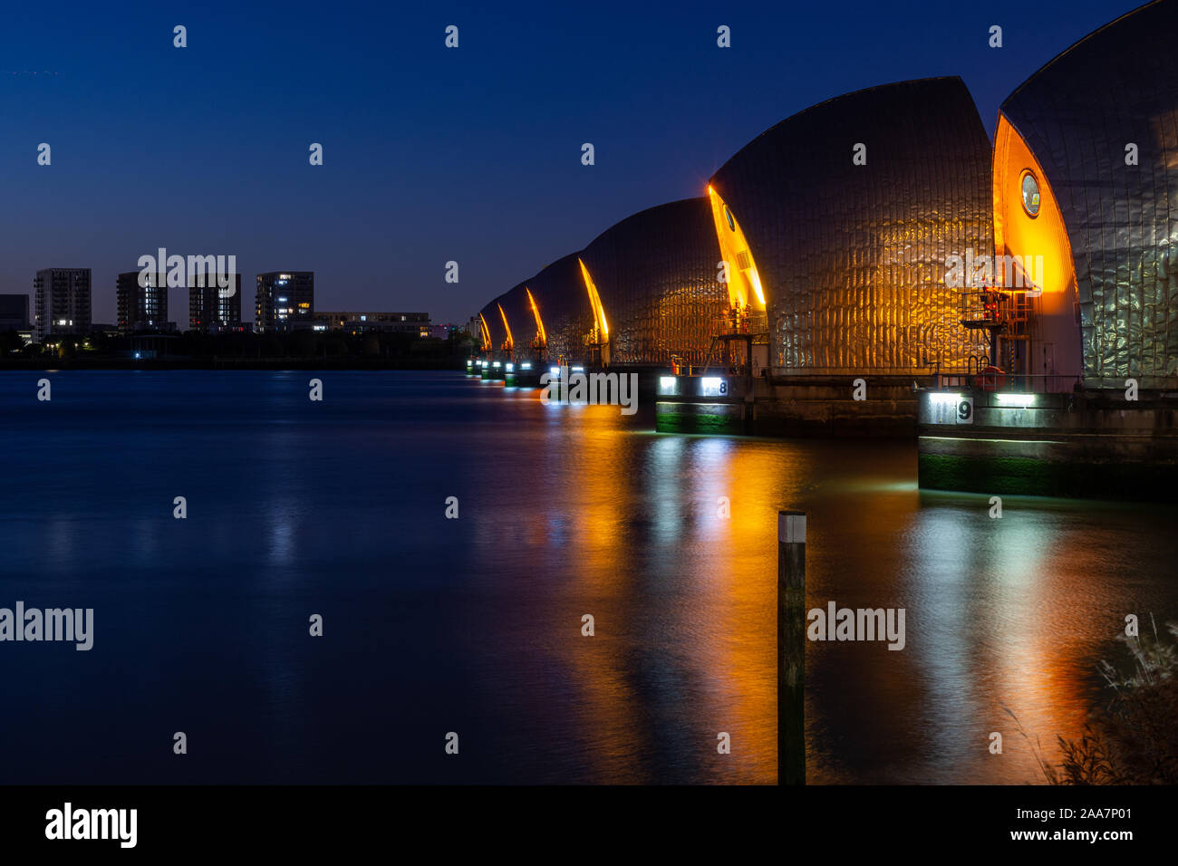 Flood defence river thames hi-res stock photography and images - Alamy