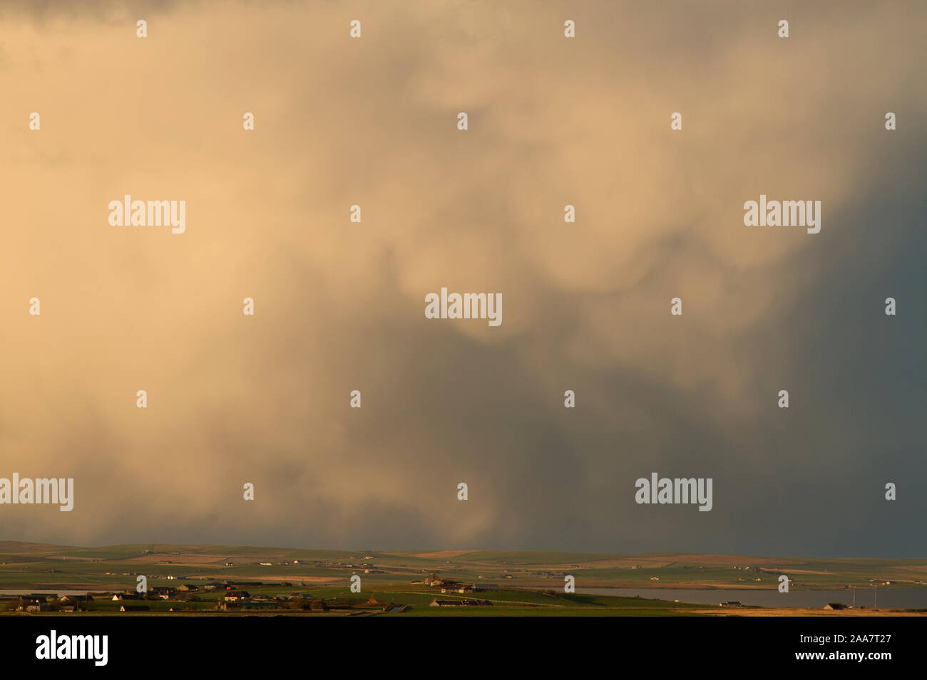 Cumulonimbus cloud britain hi-res stock photography and images - Alamy