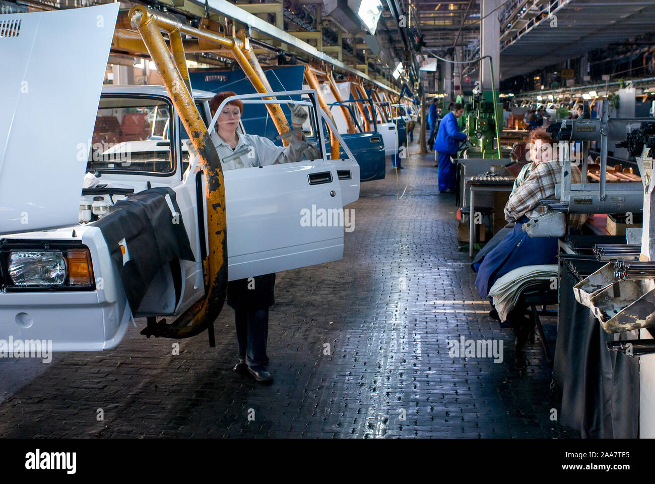 Renault automobile assembly line hi-res stock photography and images ...