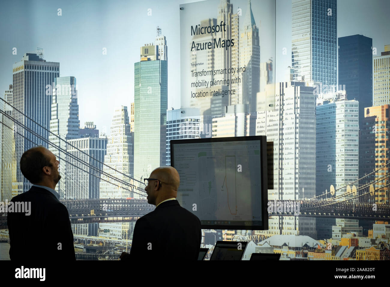 Microsoft stand hi-res stock photography and images - Alamy