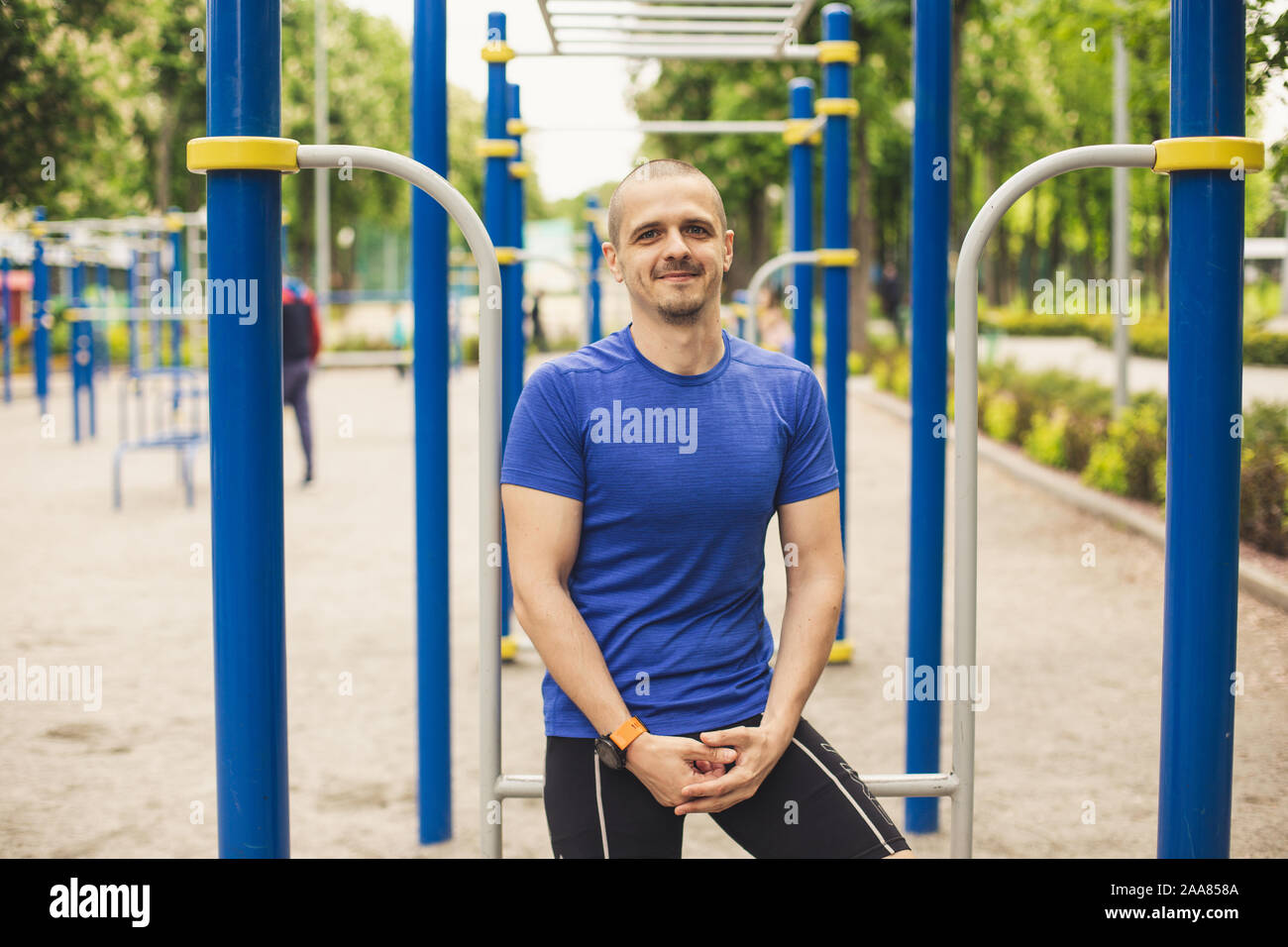 Workout on bars hi-res stock photography and images - Alamy
