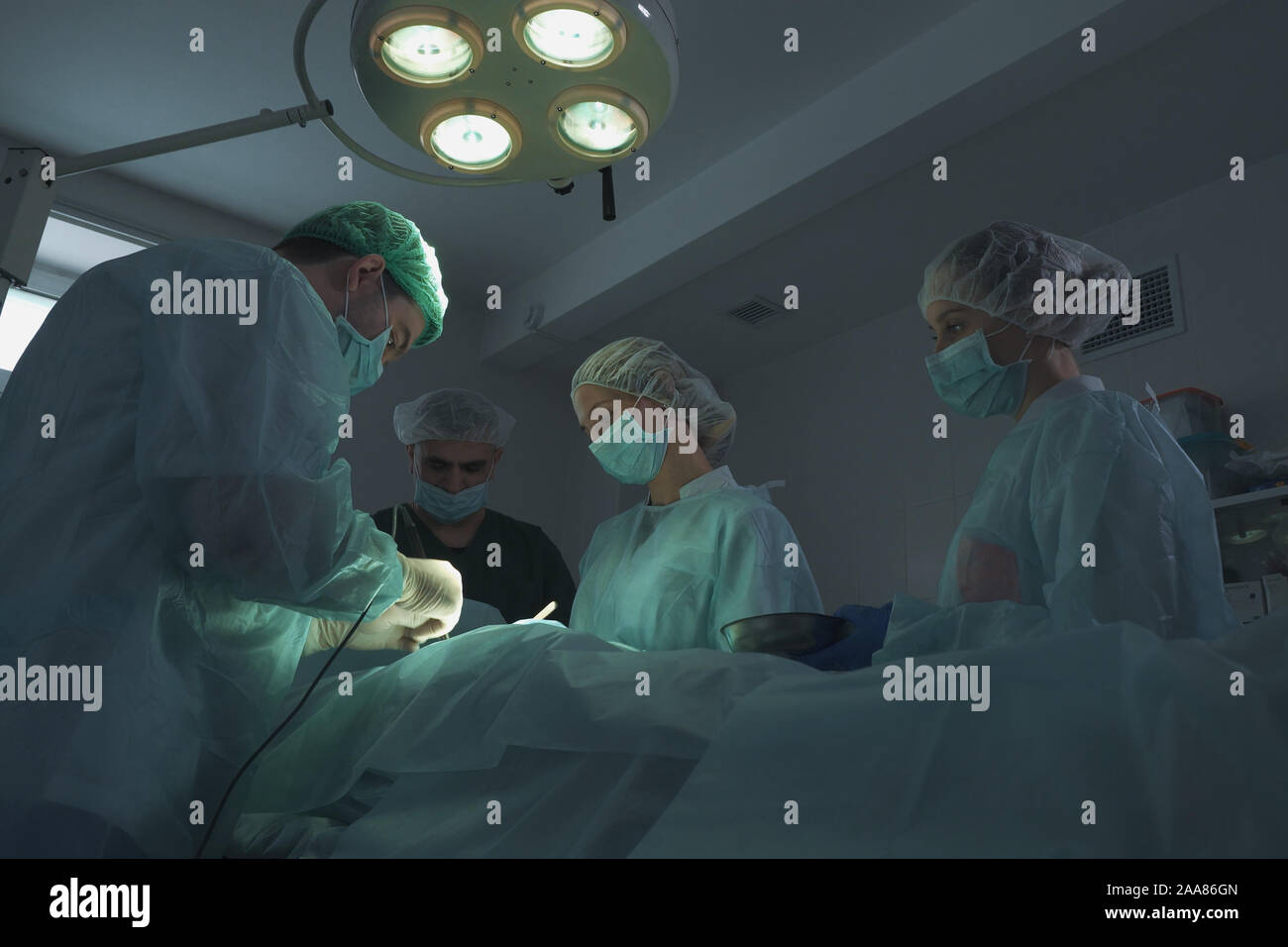 Surgeons in uniform hi-res stock photography and images - Alamy