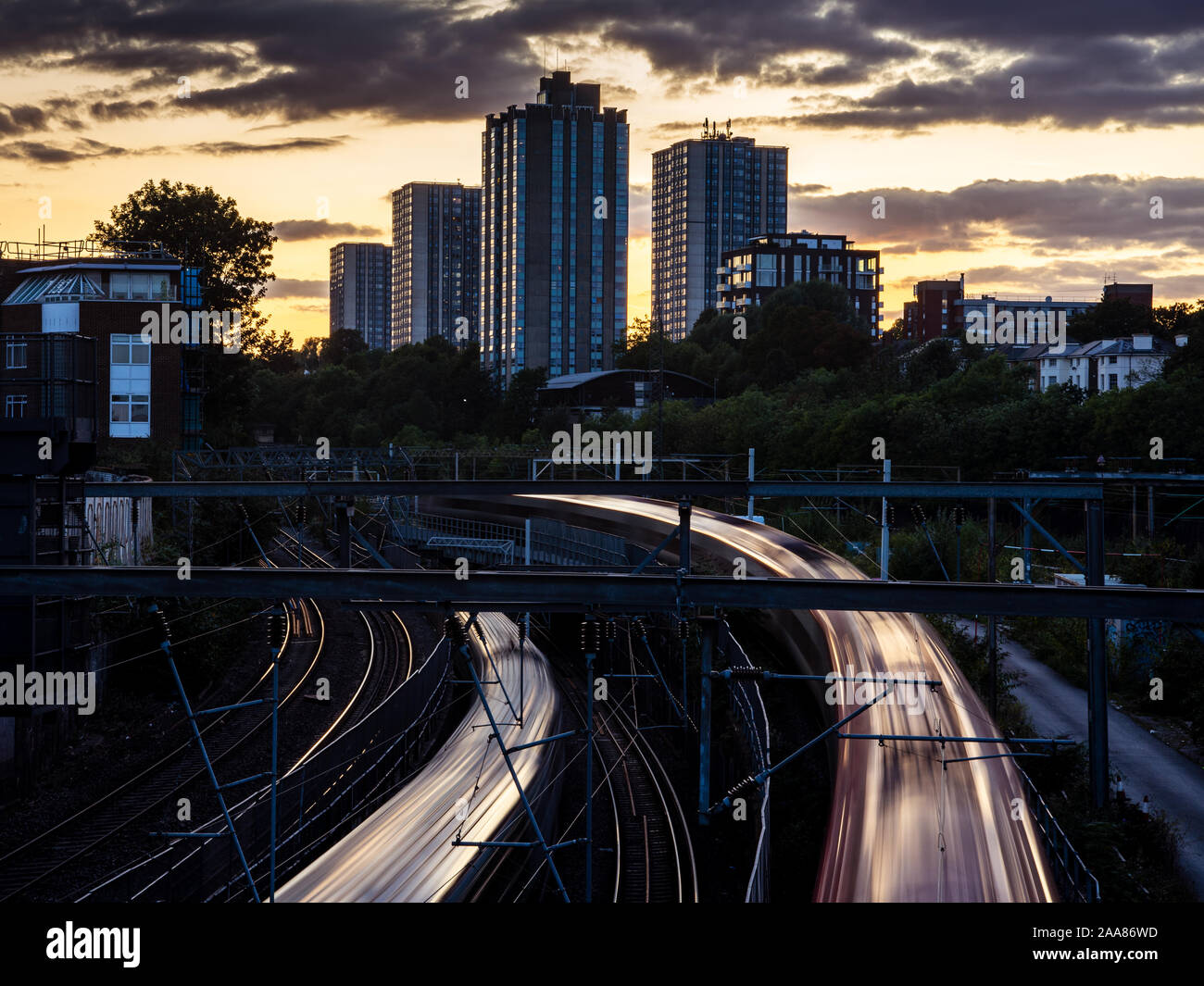 Council flats london sunset hi-res stock photography and images - Alamy