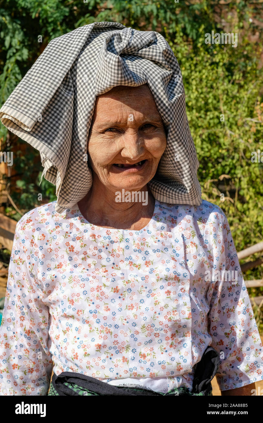 Portrait of burmese old woman hi-res stock photography and images - Alamy