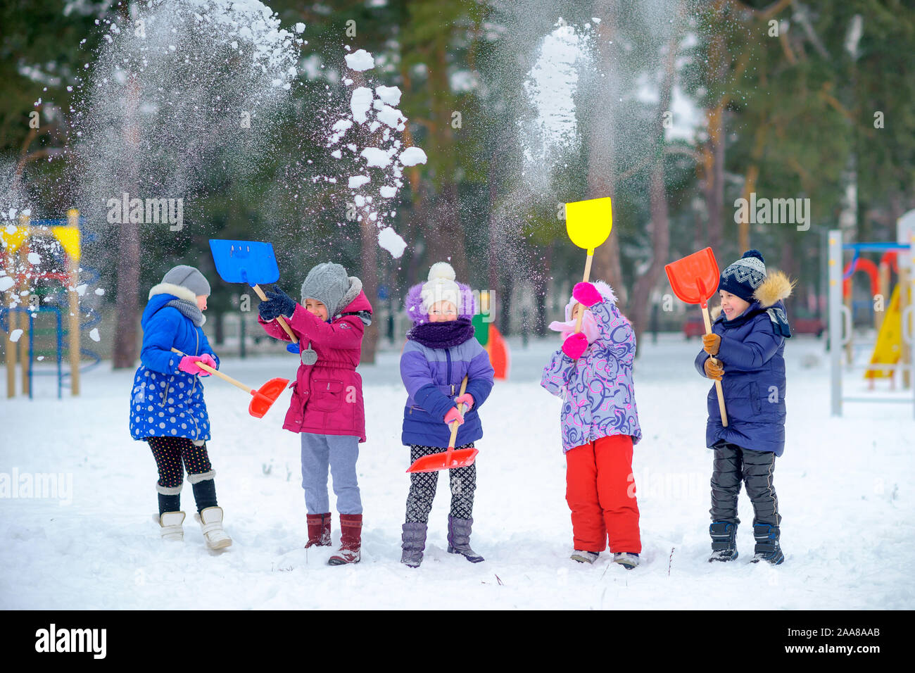 Shoulder throw hi-res stock photography and images - Alamy