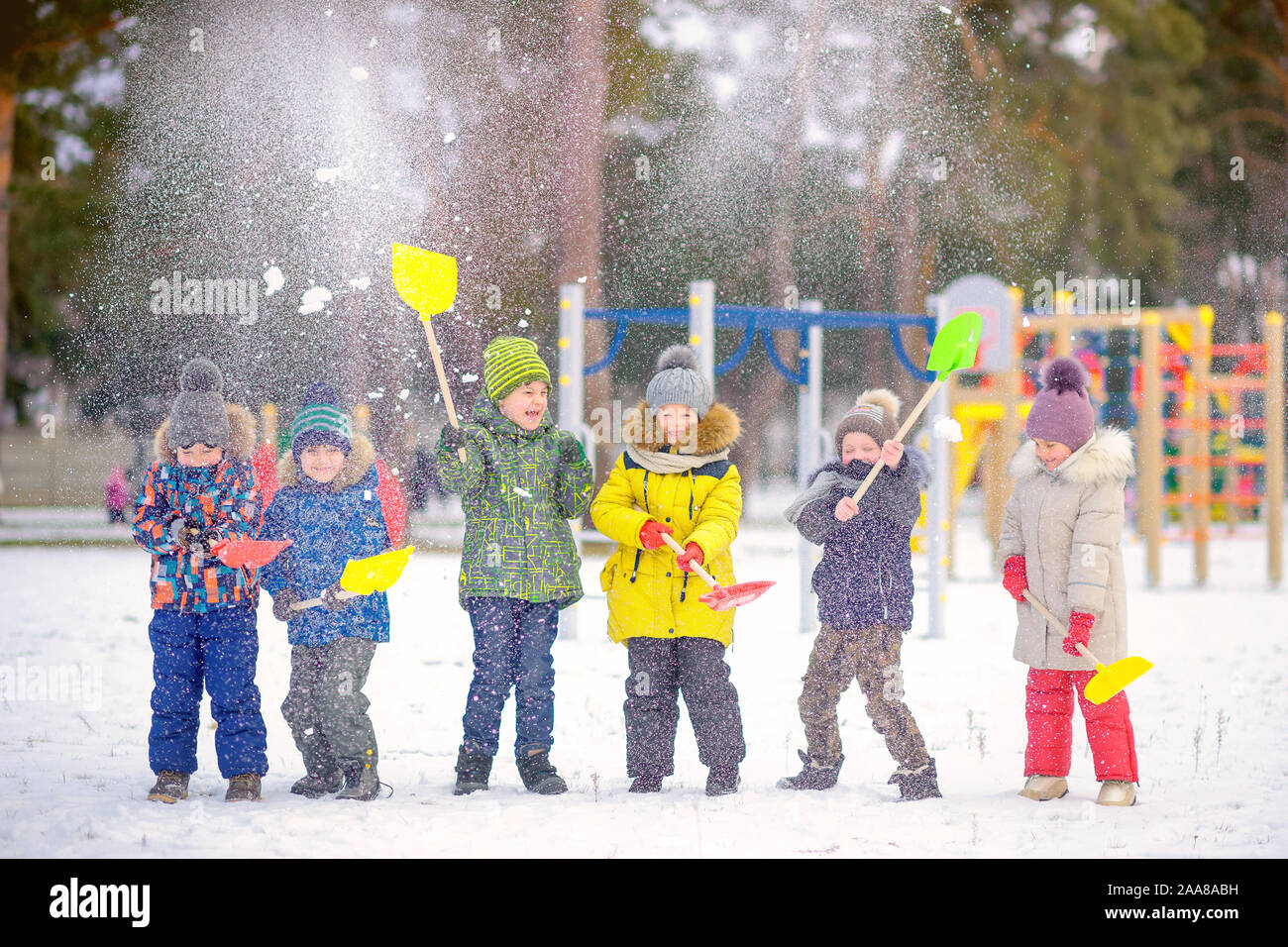 Shoulder throw hi-res stock photography and images - Alamy
