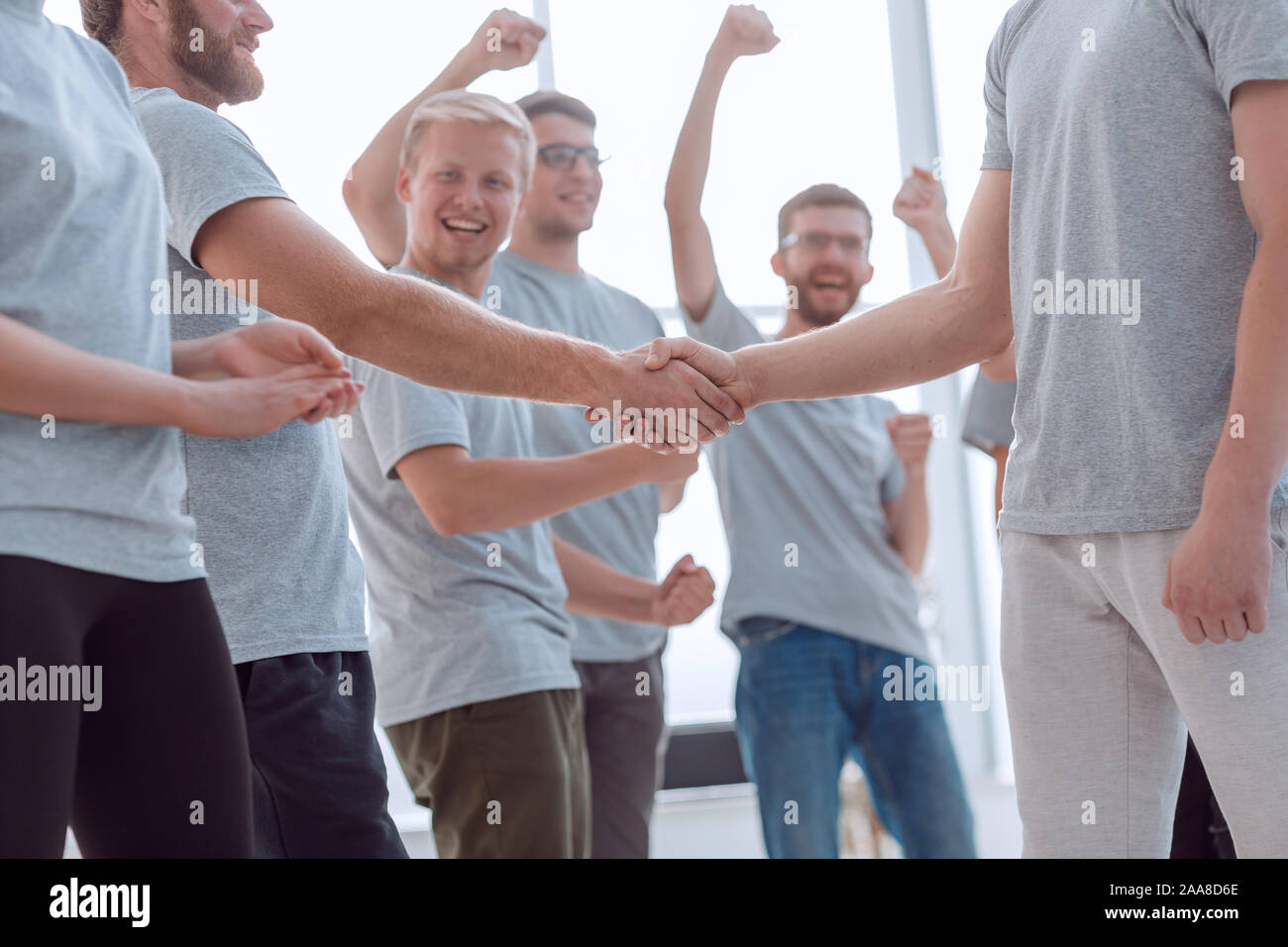 handshake of members of the contact group, to applause Stock Photo - Alamy