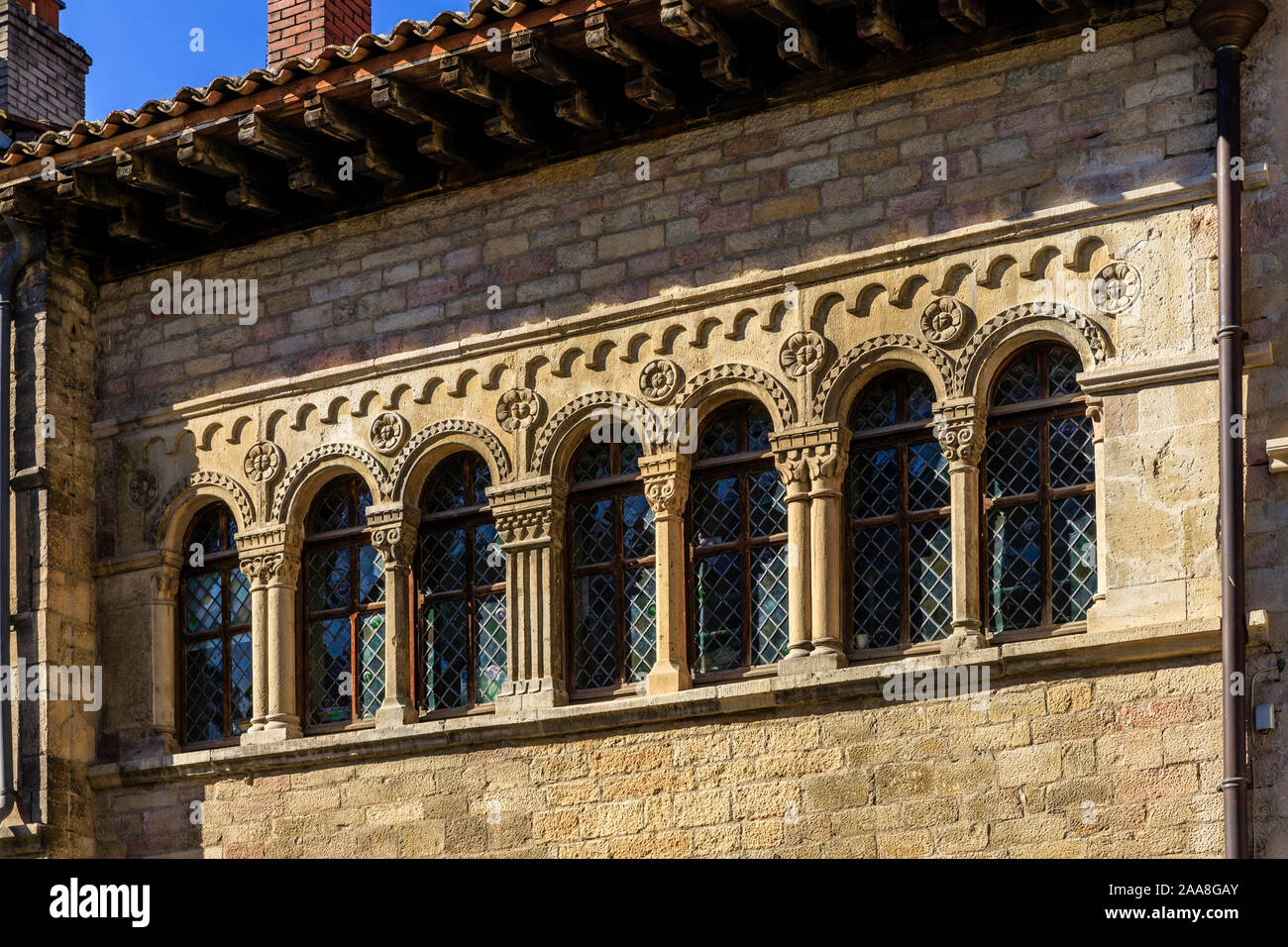 Romanesque house cluny hi-res stock photography and images - Alamy