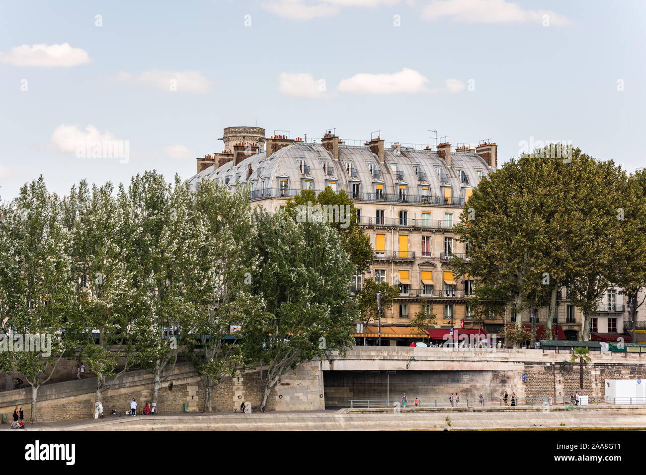 Beautiful buildings at the riverbank of Seine River in downtown of ...