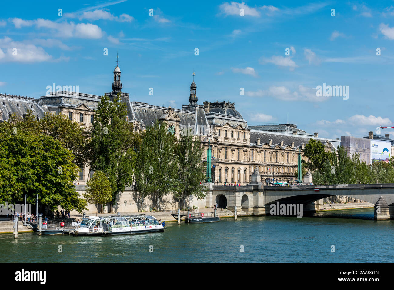 The Louvre Museum and brige across the Seine Rive, the world's largest ...