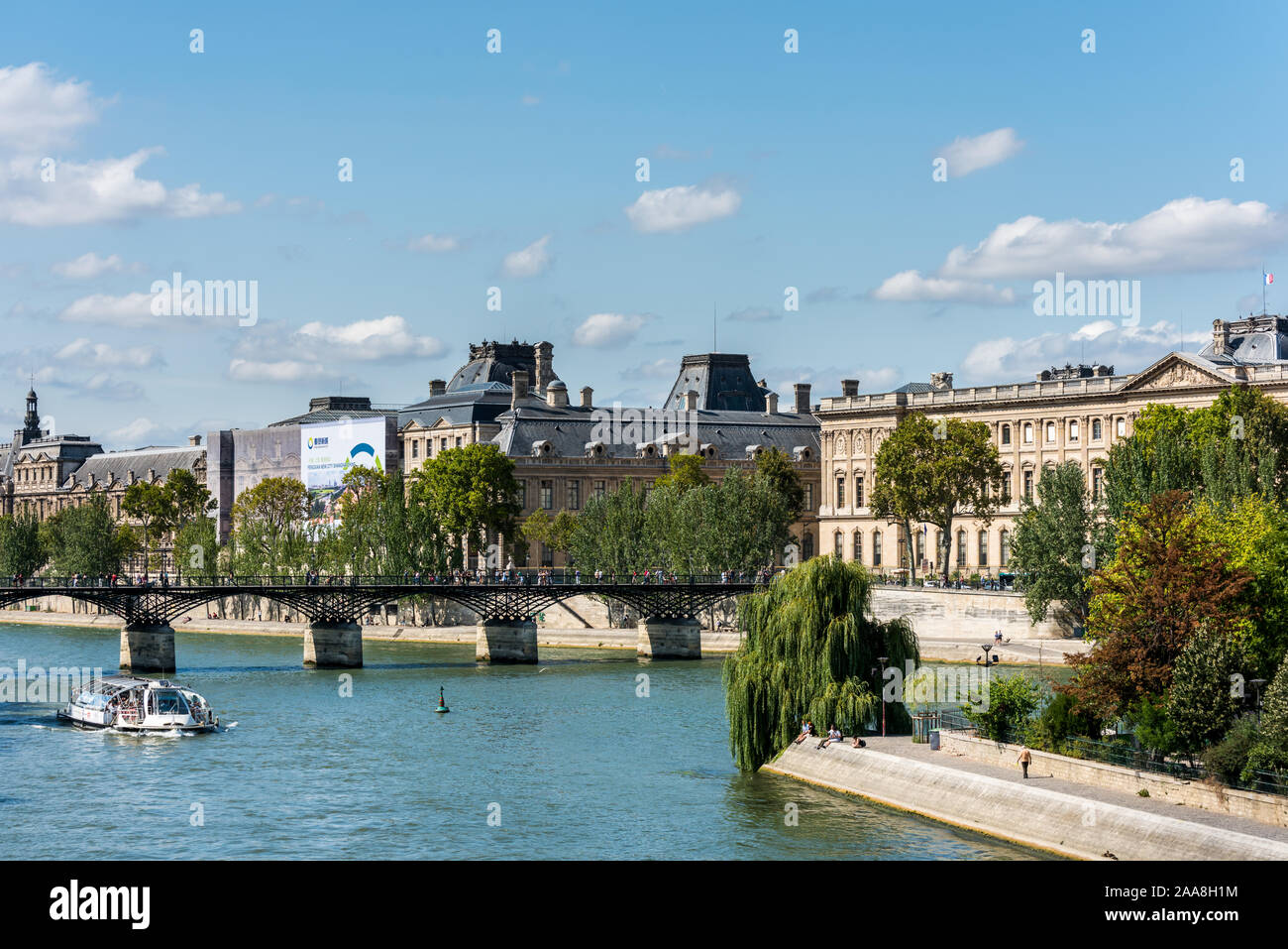 Beautiful buildings and island at the riverbank of Seine River in ...