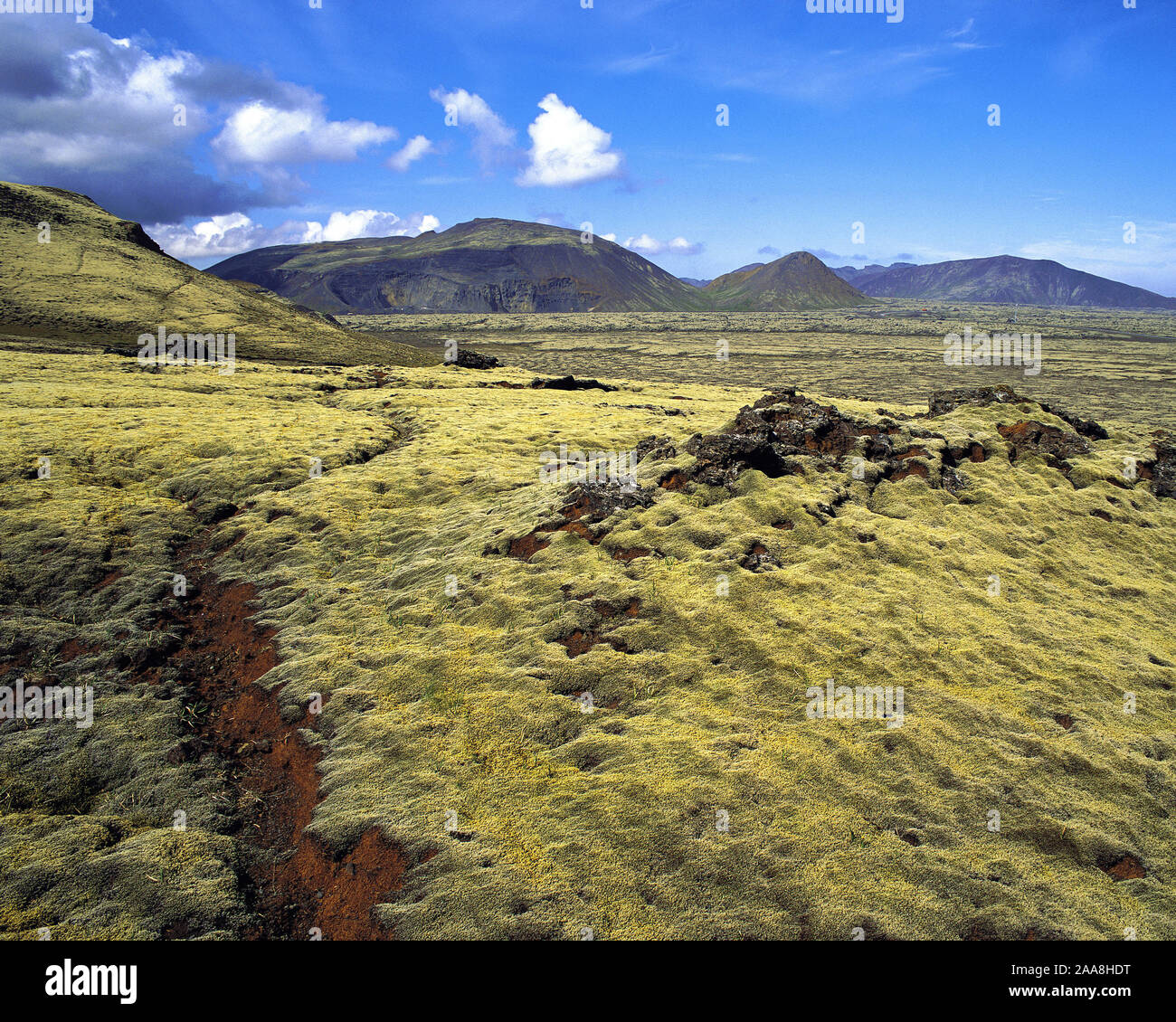 Leading towards distant hills hi-res stock photography and images - Alamy