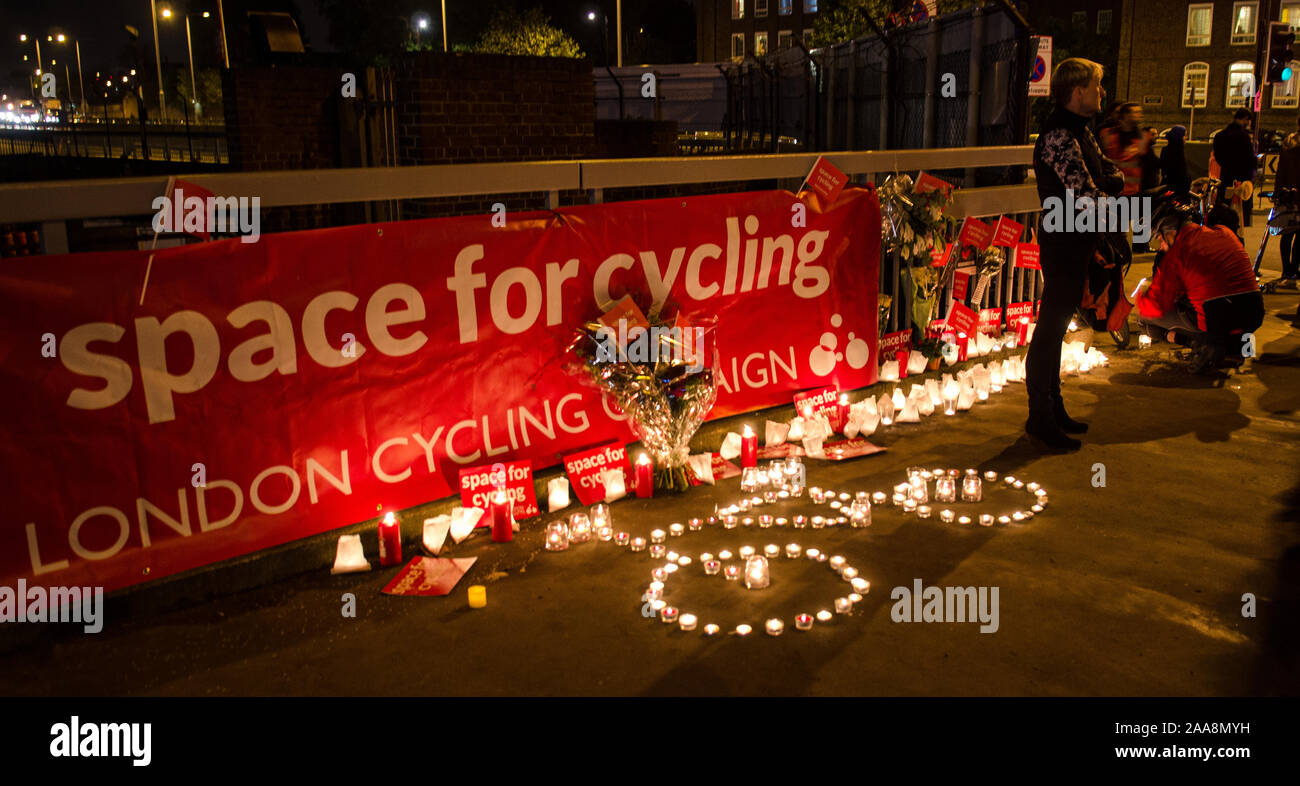 Bow roundabout london hi-res stock photography and images - Alamy