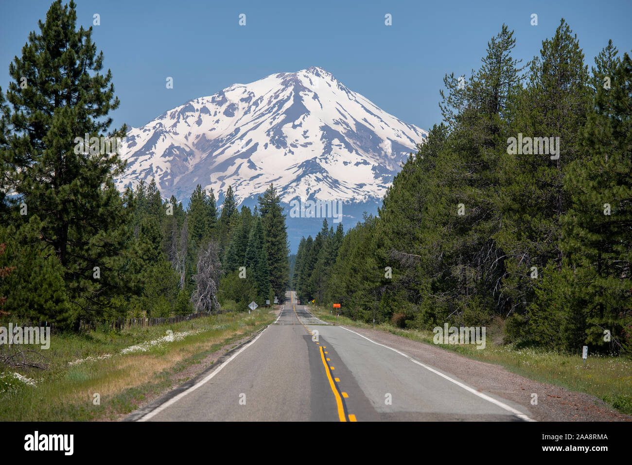 Two lane road with cars hi-res stock photography and images - Alamy