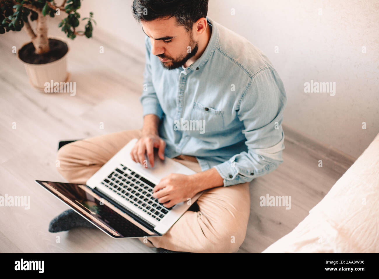 Laptop floor hi-res stock photography and images - Alamy