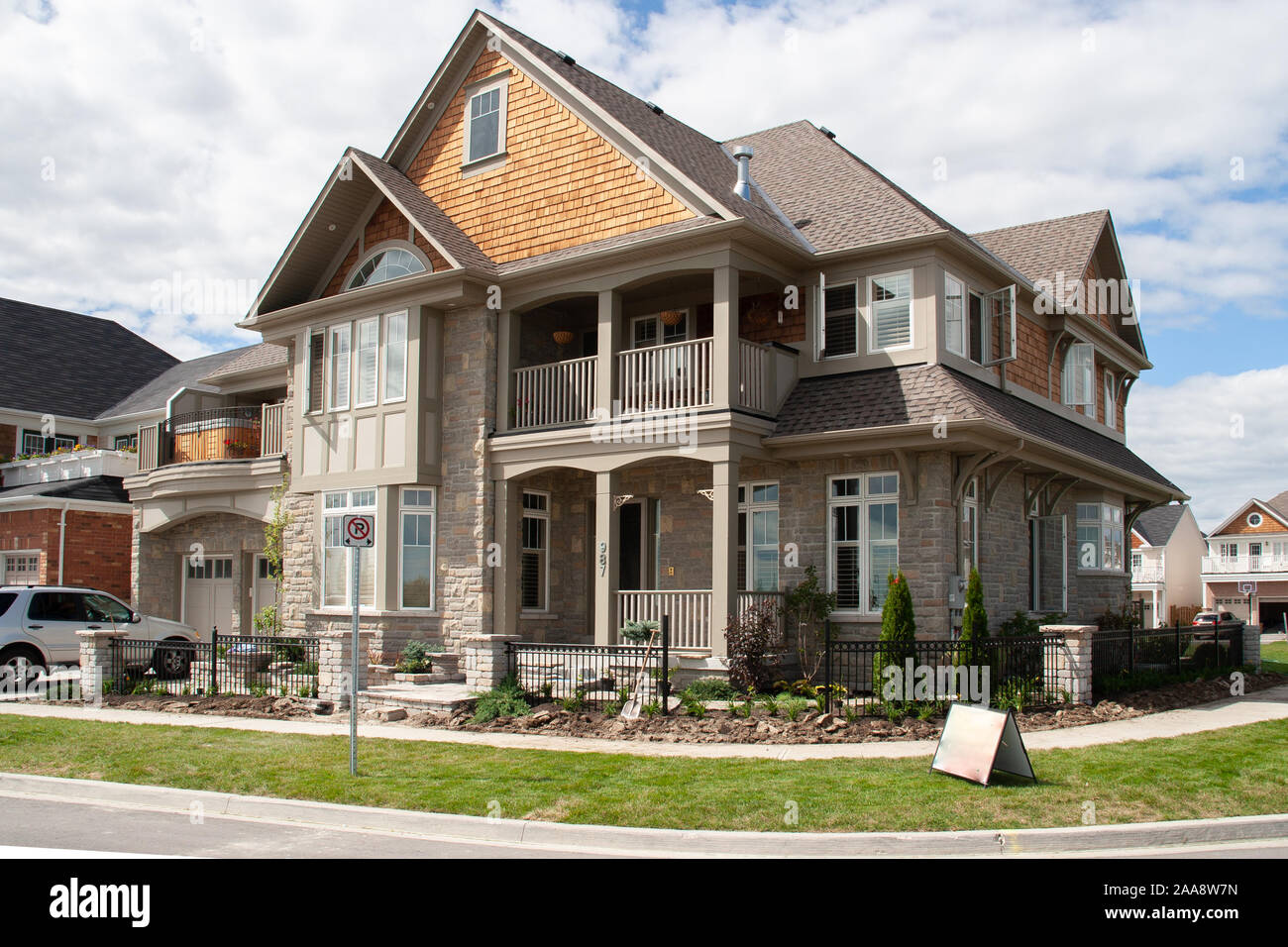 typical canadian private house around toronto Stock Photo - Alamy